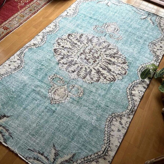 119×200 ティファニーの様なブルー メダリオン トルコヴィンテージラグ | iichi 日々の暮らしを心地よくするハンドメイドやアンティークのマーケットプレイス