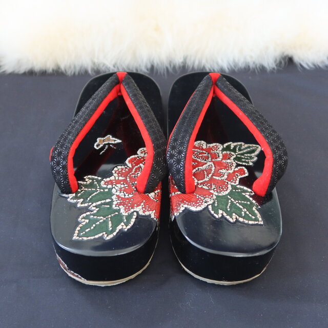 L 日本桐 右近 本漆 卵殻張 牡丹 印伝 | iichi 日々の暮らしを心地よくするハンドメイドやアンティークのマーケットプレイス