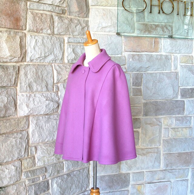 エレガント ケープ コート 】 かぶらない個性的な色のケープ スモーキーピンクパープル 大人ピンク ウール100％ | iichi 日々の暮らしを心地よくするハンドメイドやアンティークの ...