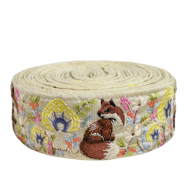 インド刺繍リボン50cm切り売り キツネの森 ベージュ 5cm幅 花 HC 狐 きつね R-0789 | iichi 日々の暮らしを心地よくするハンドメイドやアンティークのマーケットプレイス