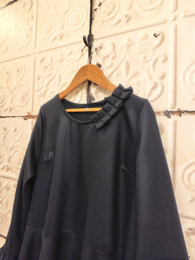 濃紺上質ウールフレアワンピース | iichi 日々の暮らしを心地よくするハンドメイドやアンティークのマーケットプレイス