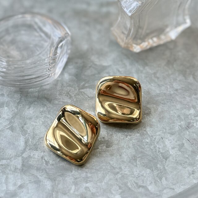 YA197-【 AVON 】エイボン・ヴィンテージイヤリング Gold Tone Square Deformed Plate | iichi 日々の暮らしを心地よくするハンドメイドや ...