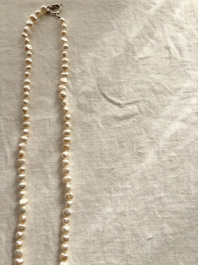 バロック淡水パール × カレンシルバー 表情ゆたかで、大人かわいい70cmネックレス | iichi 日々の暮らしを心地よくするハンドメイドやアンティークのマーケットプレイス