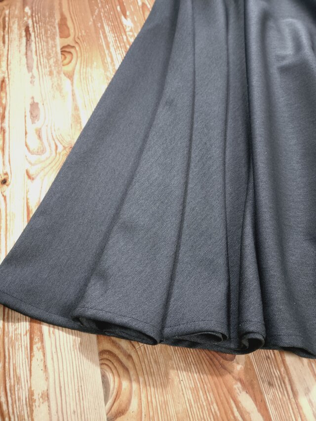 フルフレアスカート 杉綾 | iichi 日々の暮らしを心地よくするハンドメイドやアンティークのマーケットプレイス