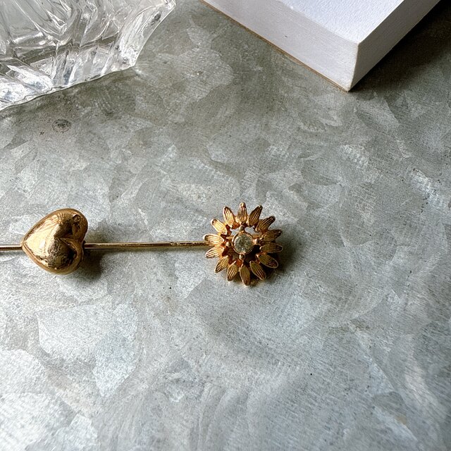 SCS24-【 SARAH COVENTRY 】サラコベントリー・ヴィンテージブローチ Flower Heart | iichi 日々の暮らしを心地よくするハンドメイドやアンティークの ...