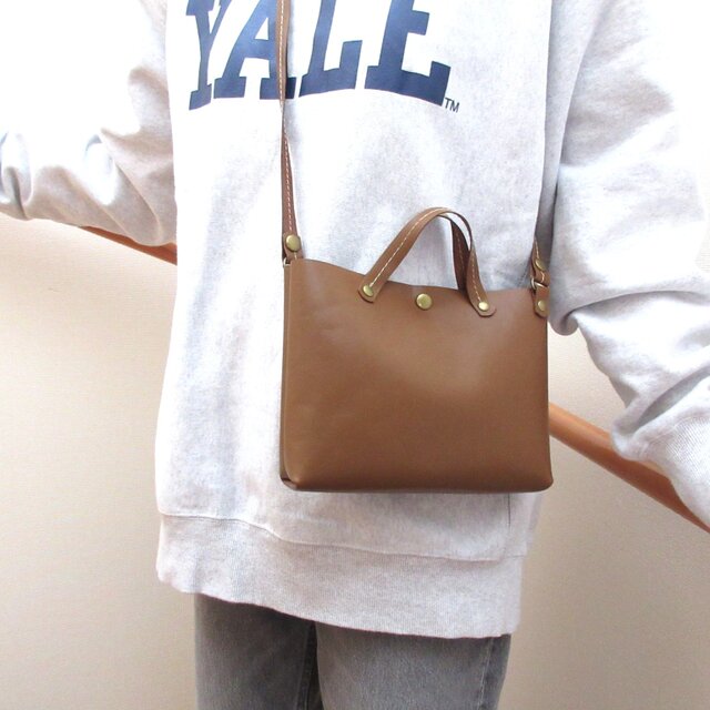 SALE開始～ ☆New☆バッグインサコッシュ♪《牛革》スムースレザー・ブラウン・0154 | iichi 日々の暮らしを心地よくするハンドメイドやアンティークのマーケットプレイス