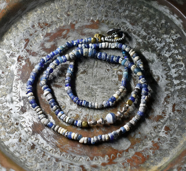 ジュンネ出土ビーズと古代瑪瑙、oldオリッサブラス＆チンシルバーのネックレス | iichi 日々の暮らしを心地よくするハンドメイドやアンティークのマーケットプレイス