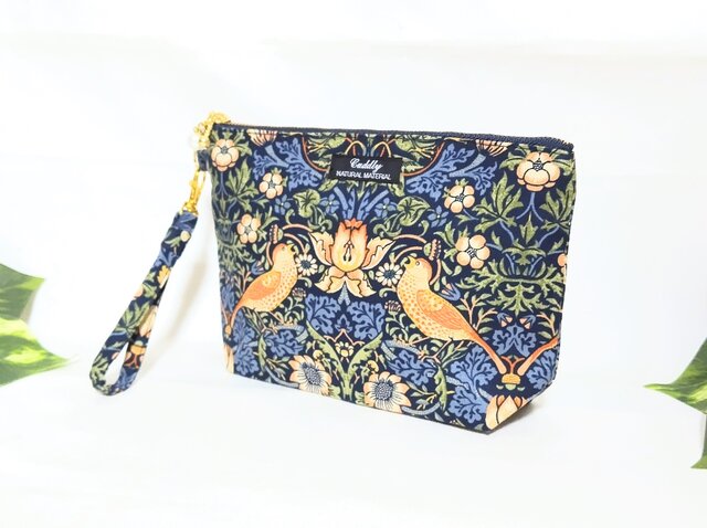 モリスのいちご泥棒 持ち手付きポーチ(ネイビー) | iichi 日々の暮らしを心地よくするハンドメイドやアンティークのマーケットプレイス