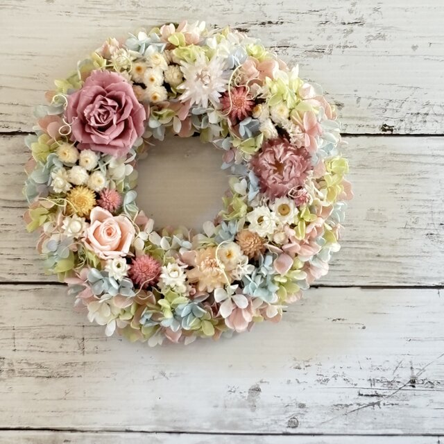 季節を問わずに！ふんわりパープルのフラワーリース | iichi 日々の暮らしを心地よくするハンドメイドやアンティークのマーケットプレイス