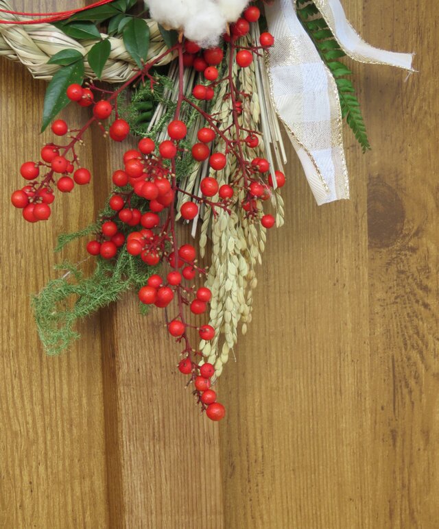 南天と芍薬のお正月リース | iichi 日々の暮らしを心地よくするハンドメイドやアンティークのマーケットプレイス