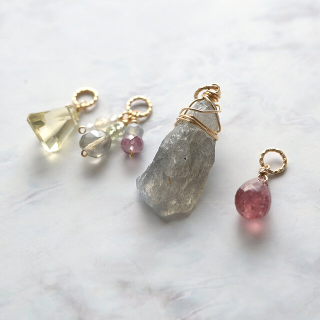 ネックレストップセット（ラフラブラドライト・トルマリン・レモンクォーツ etc.） | iichi 日々の暮らしを心地よくするハンドメイドやアンティークのマーケットプレイス