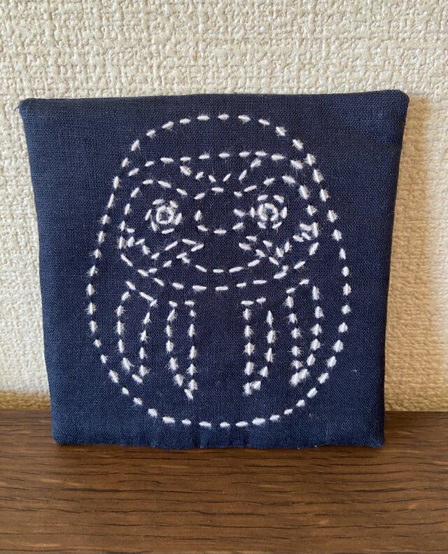 刺し子♡コースター(だるまさん) | iichi 日々の暮らしを心地よくするハンドメイドやアンティークのマーケットプレイス