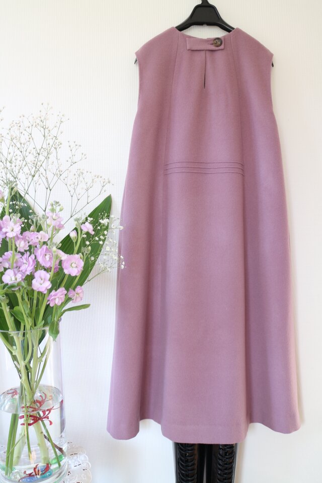 再販★カシミヤ100% 配色裏地ノースリーブワンピース★冬⛄️ | iichi 日々の暮らしを心地よくするハンドメイドやアンティークのマーケットプレイス
