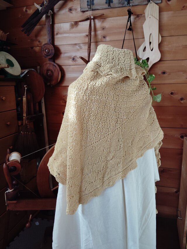 大判コットンの三角ショール | iichi 日々の暮らしを心地よくするハンドメイドやアンティークのマーケットプレイス