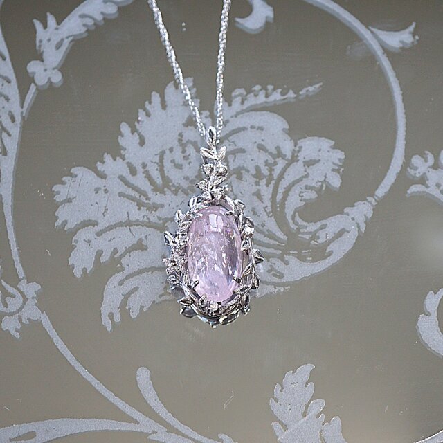 SV モルガナイト ペンダント＜ヘッドのみ＞ | iichi 日々の暮らしを心地よくするハンドメイドやアンティークのマーケットプレイス