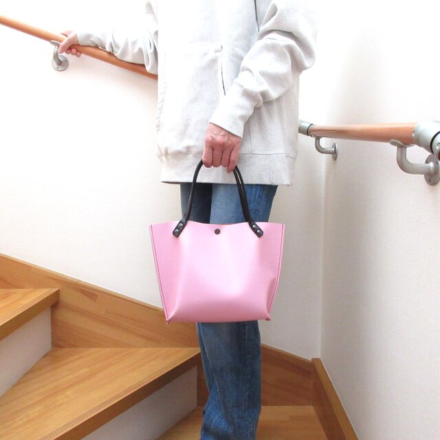NEWライン♪《牛革》ロングハンドル・底マチワイド・一枚革のミニトート・0605 | iichi 日々の暮らしを心地よくするハンドメイドやアンティークのマーケットプレイス