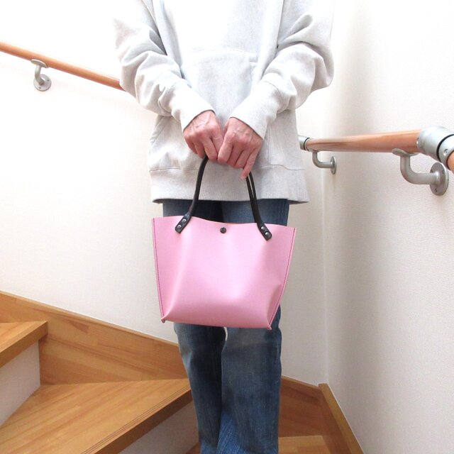 NEWライン♪《牛革》ロングハンドル・底マチワイド・一枚革のミニトート・0605 | iichi 日々の暮らしを心地よくするハンドメイドやアンティークのマーケットプレイス