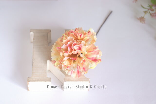 カーネーションのヘッドピース（CR） 髪飾り スペイン 春色 国花 フラメンコ | iichi 日々の暮らしを心地よくするハンドメイドやアンティークのマーケットプレイス