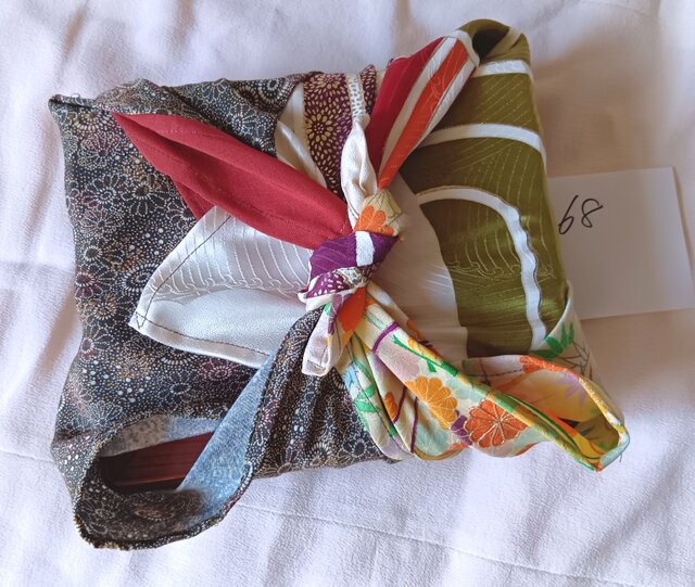 着物リメイク 風呂敷(小) スカーフ ネッカチーフ G68 | iichi 日々の暮らしを心地よくするハンドメイドやアンティークのマーケットプレイス