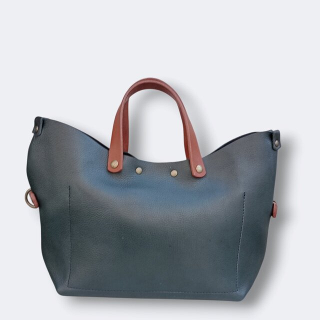 2つのデザインを楽しめる2wayレザートートバッグ(S) ネイビー【OR3019S】 | iichi 日々の暮らしを心地よくするハンドメイドやアンティークのマーケットプレイス