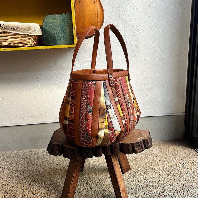 革と古布のパッチワークバッグ（赤茶の革＋着物生地）01016-129 | iichi 日々の暮らしを心地よくするハンドメイドやアンティークのマーケットプレイス