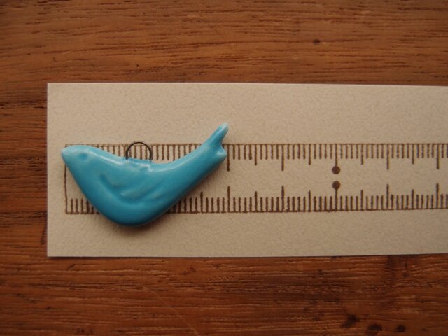 sweet swinging bird ピアス・ピンク | iichi 日々の暮らしを心地よくするハンドメイドやアンティークのマーケットプレイス