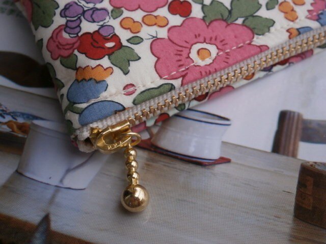 ☆リバティとリネンのポーチ | iichi 日々の暮らしを心地よくするハンドメイドやアンティークのマーケットプレイス