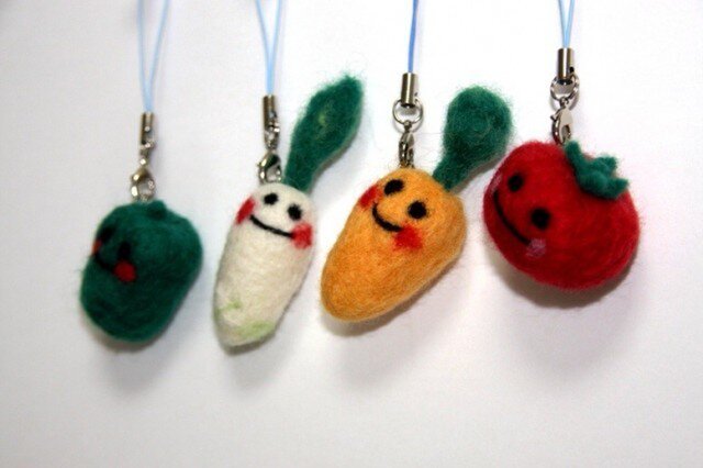 大根 ストラップ♪HV-d01 | iichi ハンドメイド・クラフト作品・手仕事品の通販