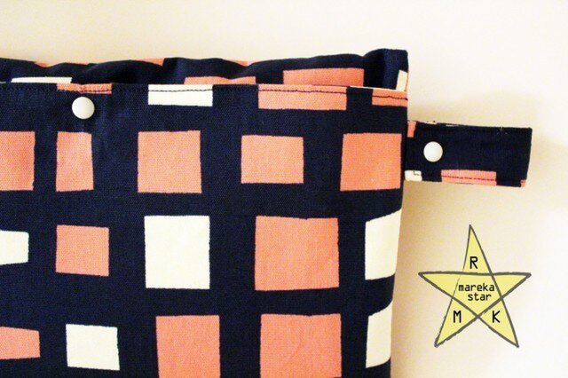 【売約済U様】№285 おむつポーチ☆ネイビー四角柄 | iichi 日々の暮らしを心地よくするハンドメイドやアンティークのマーケットプレイス