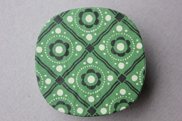 包装紙の小箱12 | iichi 日々の暮らしを心地よくするハンドメイドやアンティークのマーケットプレイス