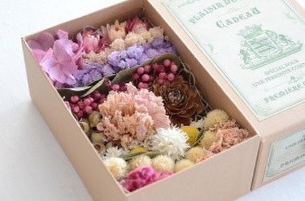 アンティーク風Boxに摘みました | iichi 日々の暮らしを心地よくするハンドメイドやアンティークのマーケットプレイス