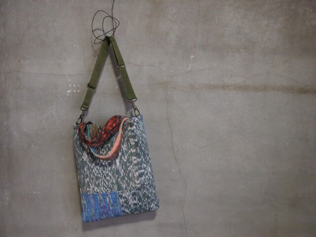 裂き織り/greenナmode 2wayバッグ (+orimi) | iichi 日々の暮らしを心地よくするハンドメイドやアンティークのマーケットプレイス