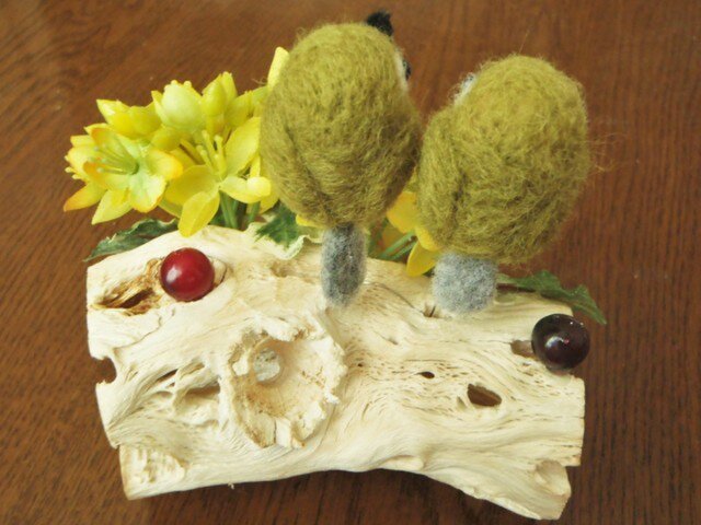 【再販】仲良し♪メジロのつがい | iichi 日々の暮らしを心地よくするハンドメイドやアンティークのマーケットプレイス