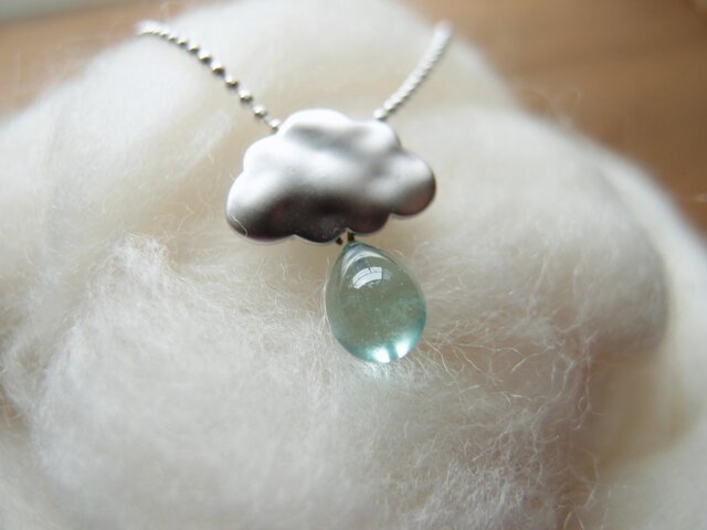 雨雲ペンダント・Aqua ＆ matte | iichi 日々の暮らしを心地よくするハンドメイドやアンティークのマーケットプレイス