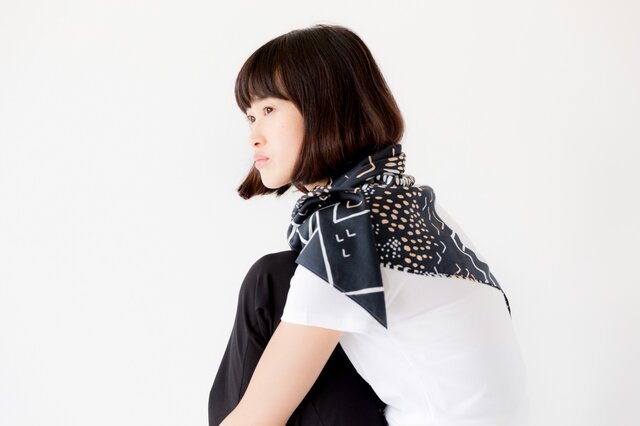 Mountain Blossom Midnight Blue | iichi 日々の暮らしを心地よくするハンドメイドやアンティークのマーケットプレイス