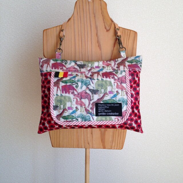LIBERTYおしりふきポーチQueue for the zoo | iichi ハンドメイド・クラフト作品・手仕事品の通販