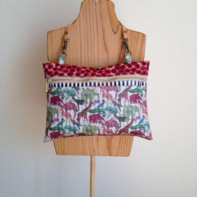 LIBERTYおしりふきポーチQueue for the zoo | iichi ハンドメイド・クラフト作品・手仕事品の通販