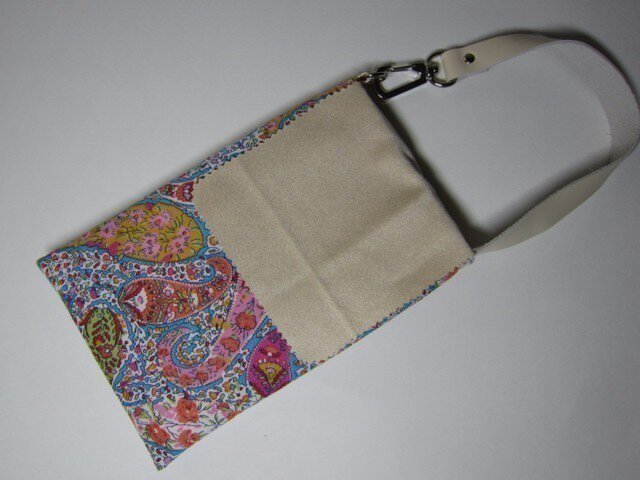 リバティプリント 画面拭き付きケース(Bourton） | iichi ハンドメイド・クラフト作品・手仕事品の通販