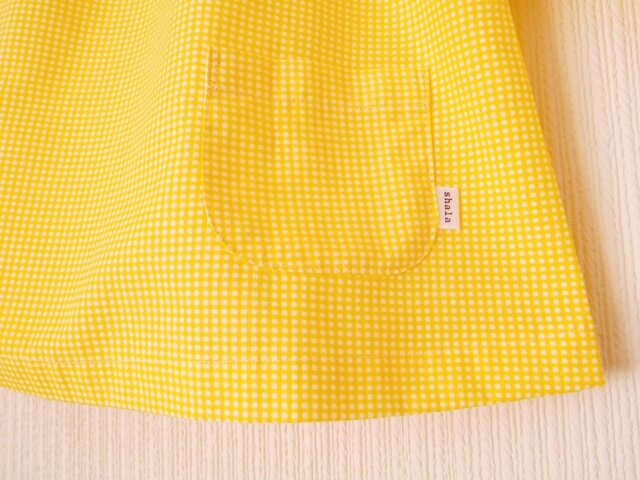 黄色いギンガムチェックのスモック (70〜80cm) | iichi 日々の暮らしを心地よくするハンドメイドやアンティークのマーケットプレイス