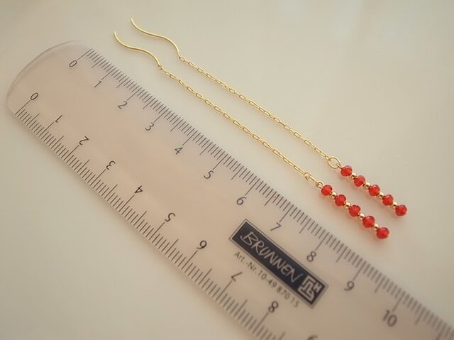 christmas color chain earrings | iichi 日々の暮らしを心地よくするハンドメイドやアンティークのマーケットプレイス