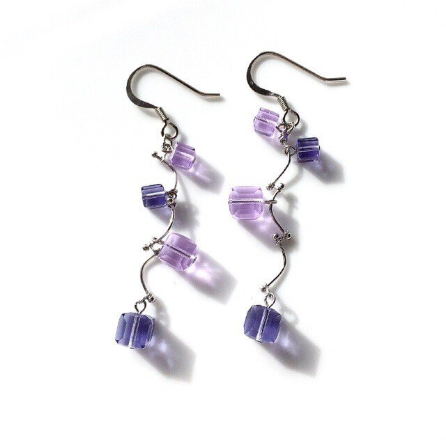 Cube Style…Violet ピアス／イヤリング | iichi 日々の暮らしを心地よくするハンドメイドやアンティークのマーケットプレイス