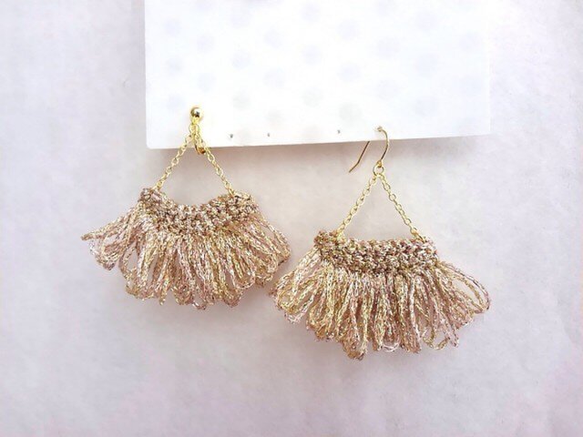 フリフリフリンジイヤリング PG | iichi ハンドメイド・クラフト作品・手仕事品の通販