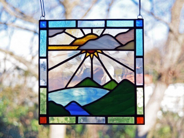 ステンドグラス ミニパネル レイク 15cm | iichi 日々の暮らしを心地よくするハンドメイドやアンティークのマーケットプレイス