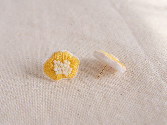 ＜受注制作＞flower pierce / yellow | iichi ハンドメイド・クラフト作品・手仕事品の通販