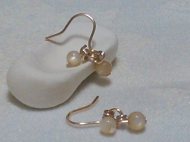 桜花染め ピアス MOP／PG | iichi ハンドメイド・クラフト作品・手仕事品の通販