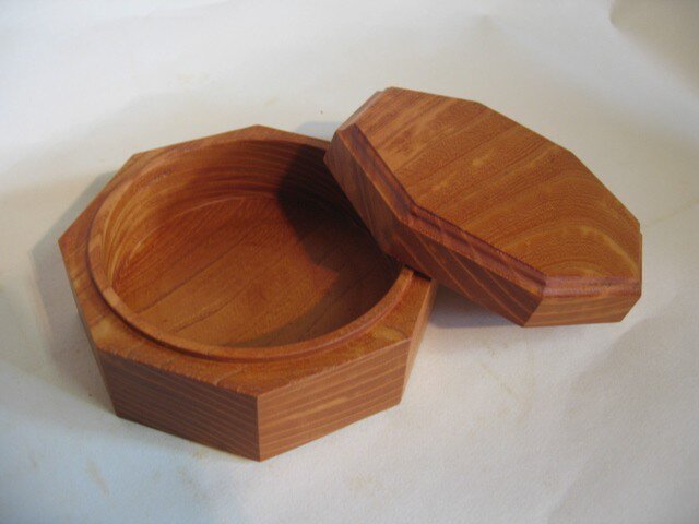 欅（けやき）の八角形小箱№009 | iichi 日々の暮らしを心地よくするハンドメイドやアンティークのマーケットプレイス