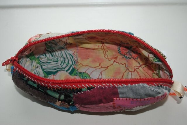 93302881 ポーチ | iichi 日々の暮らしを心地よくするハンドメイドやアンティークのマーケットプレイス