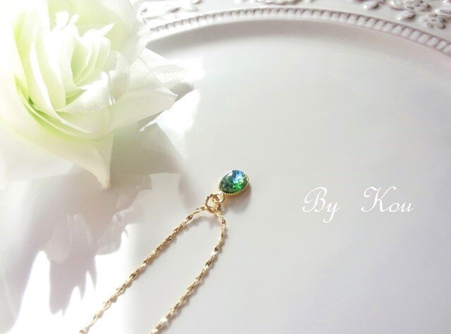 小さな＊green opal・。Vネックレス。 | iichi 日々の暮らしを心地よくするハンドメイドやアンティークのマーケットプレイス
