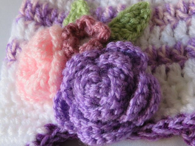 ふわふわポンポンの子供ニット帽（44cm） | iichi ハンドメイド・クラフト作品・手仕事品の通販