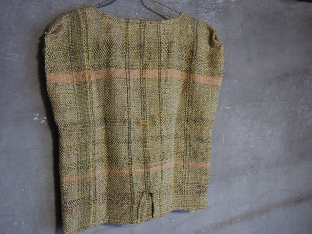 手織り/wool tops 鶸色ノポケットツキ (+orimi) | iichi ハンドメイド・クラフト作品・手仕事品の通販